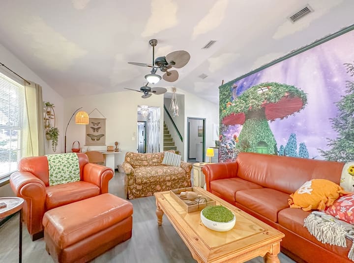 Game Room-dogs-fence Yrd- King Bed - Tallahassee, FL