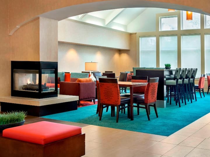 Comfort And Convenience! Full Kitchen, Parking - Bethlehem, PA