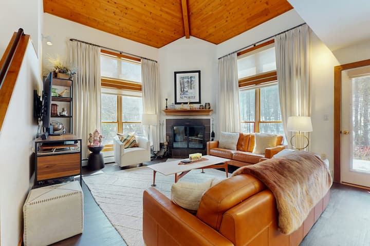 Walk-to-lift 3br With Private Sauna, Pool, Hot Tub - Killington, VT