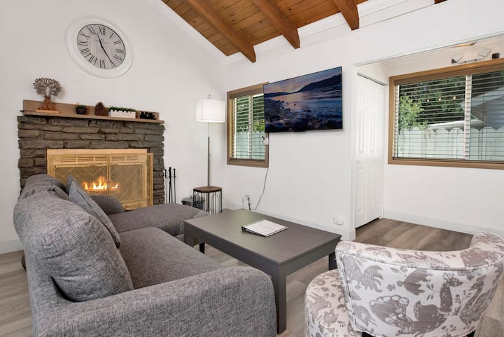 Sweet Retreat Two Cabin Combo- Walk To Ski Lifts - Big Bear Lake, CA