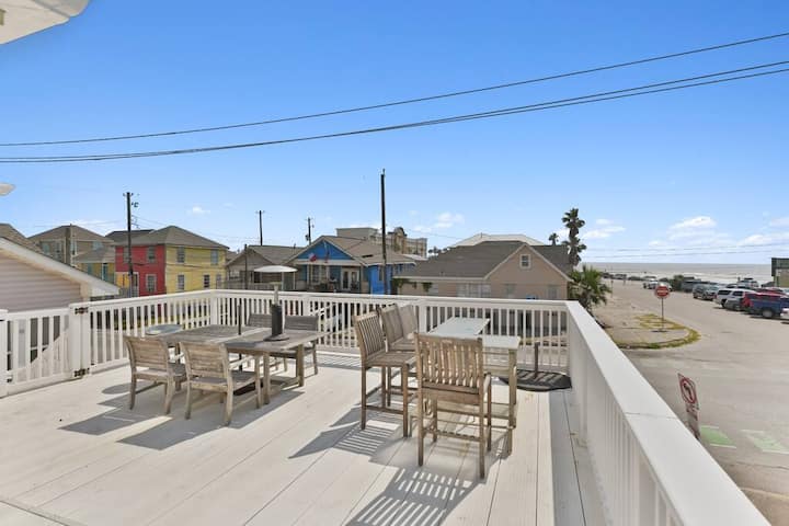 Galvez Oceanview Retreat | Walk To Beach Or Pier - Galveston, TX