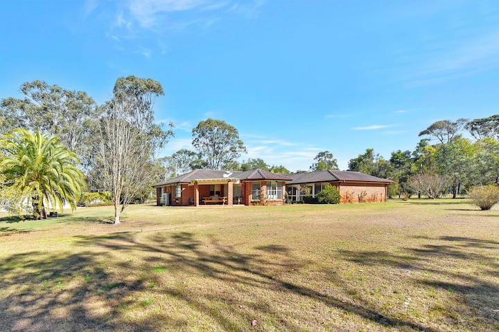 Home Among The Gum Trees - Lovedale - Maitland