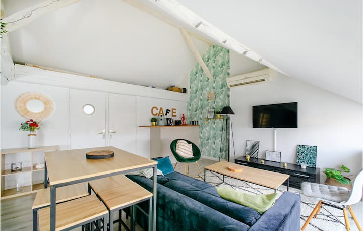 3 Bedroom Lovely Apartment In Poitiers - Poitiers