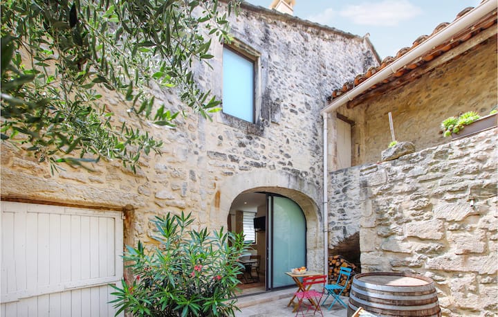 Gorgeous Apartment In St Restitut - Bollène