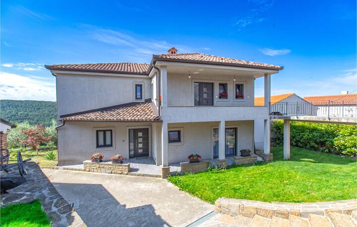 Nice Apartment In Smarje With Wifi - Ankaran