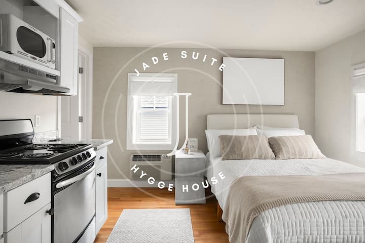 Coastal Escape | Boutique | Downtown | Jade Suite - Salisbury Beach State Reservation, Salisbury