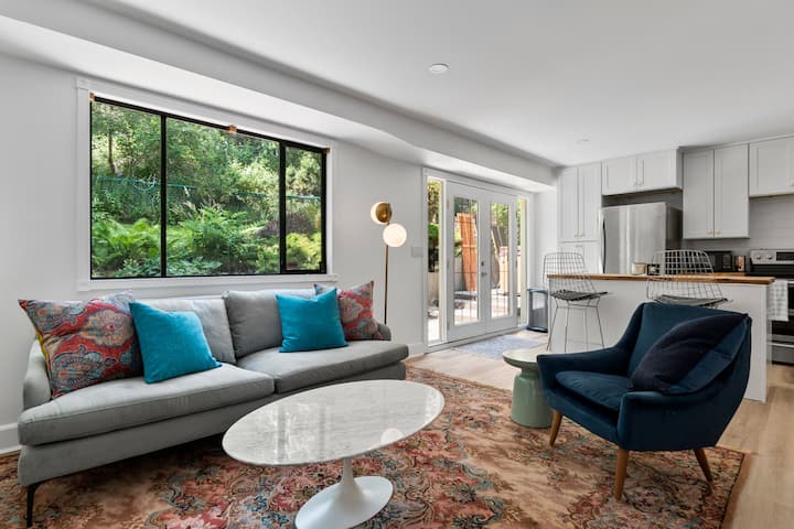 Mid-century Modern Dream Retreat - Kelowna