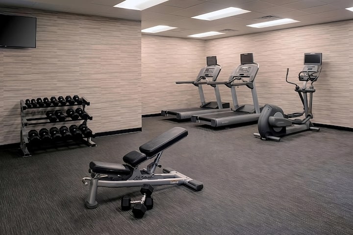 Rare Gem! 3 Relaxing Units, Pool, Free Parking - Kansas City