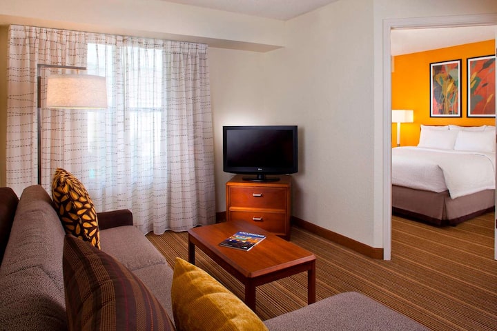 Comfort And Convenience! Near Forest Park! - Hoover, AL