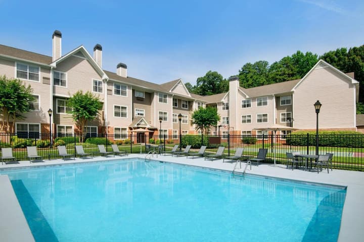 3 Comfortable Units! W/ Outdoor Pool, Pet-friendly - Birmingham, AL
