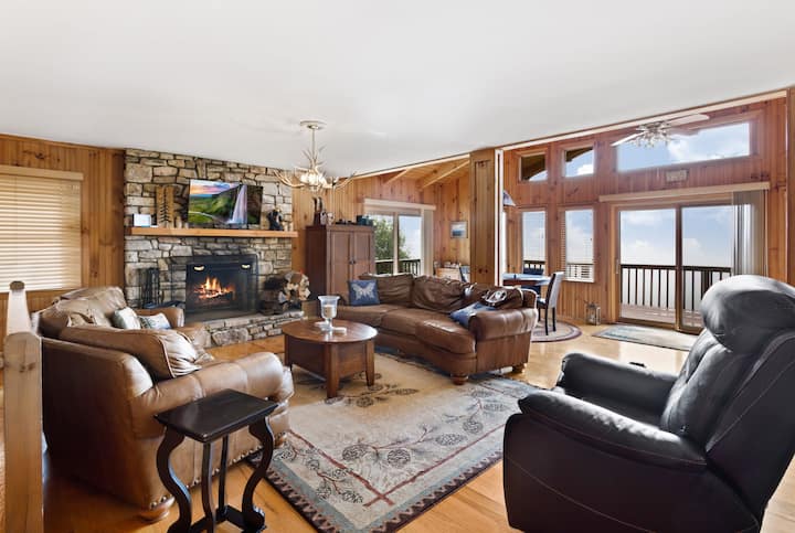 Mountain Home With Cozy Interior - Blowing Rock, NC