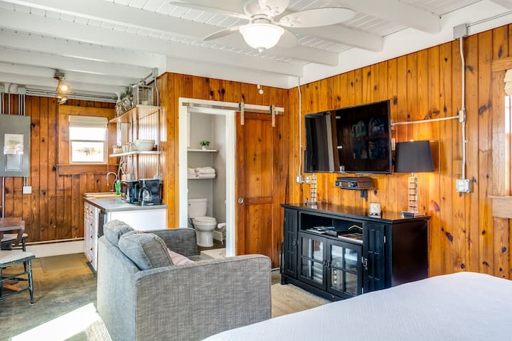 Bankers Cottage: Dog-friendly Tiny Cottage With Cl - Nags Head, NC