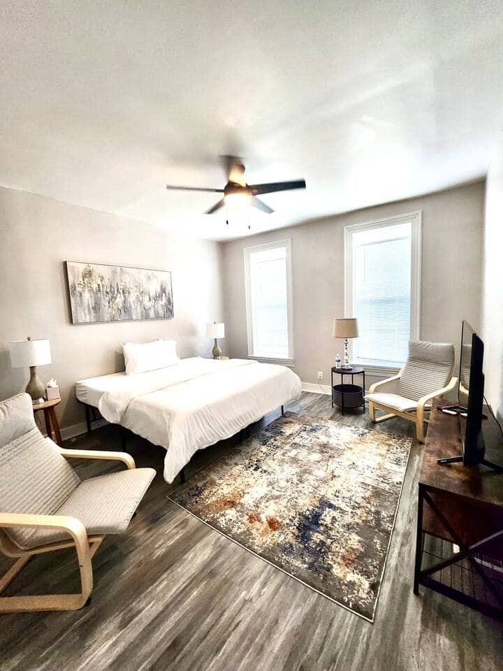Pet-friendly W/king Bed Near Downtown - Fort Wayne, IN