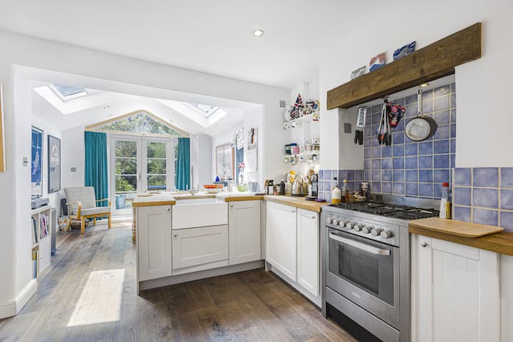 Perfect Location. Sleeps 6, Wifi - St Albans, UK