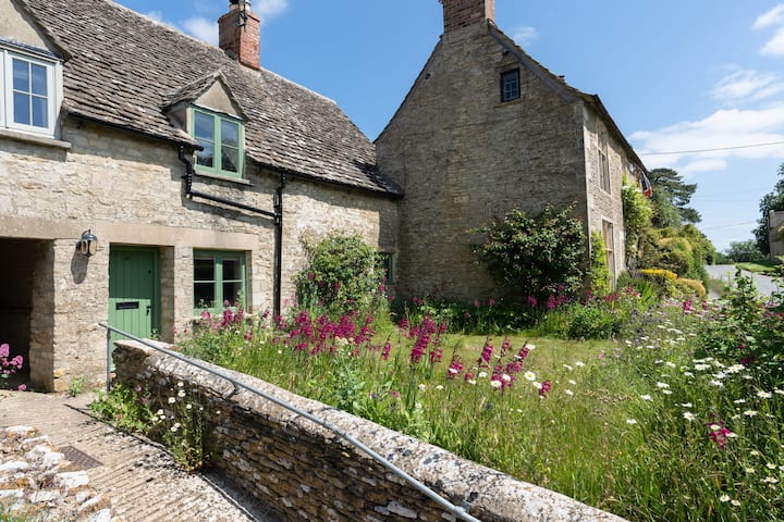 Beautiful Cotswold Holiday Cottage - Bea's Cottage - Cirencester