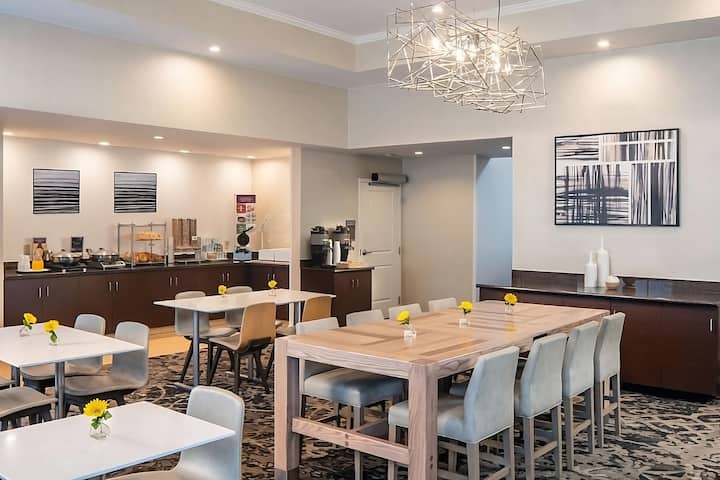 Explore Nashville! Two 2br Units W/ Full Kitchen - Brentwood, TN