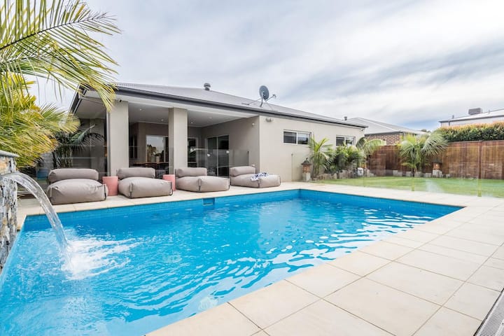 Tranquil Retreat — Resort Pool & Spa Escape - Mount Martha