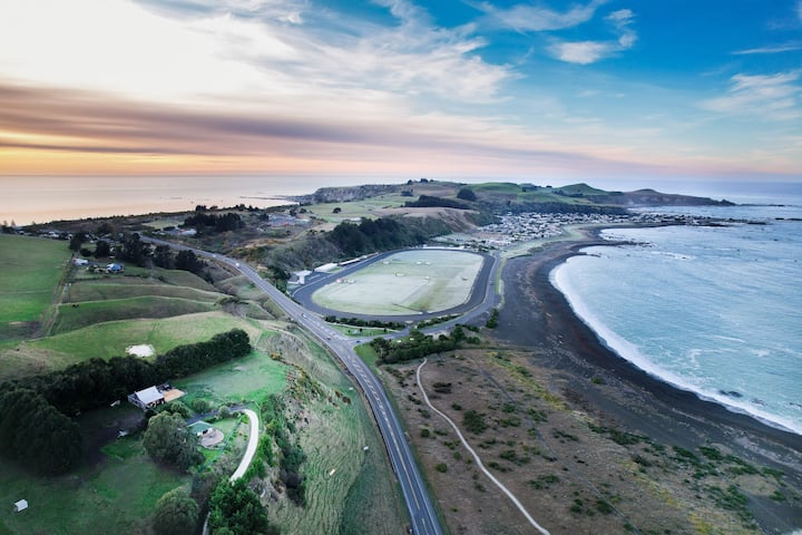Expansive Ocean And Mountain Views | Private - Kaikōura