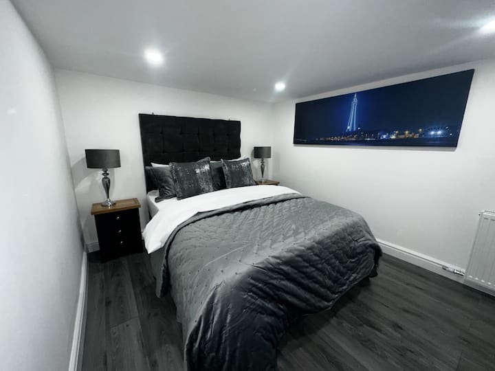 Basement Suite With Spa Bath 6” Height Restriction - Blackpool