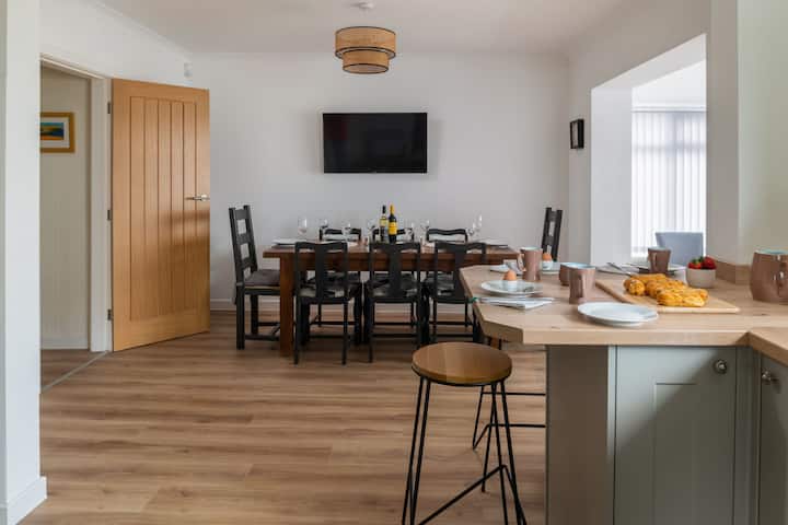 Spacious Family Home In Benllech - Benllech