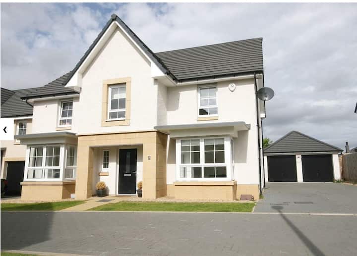 Luxury Detached Home - Edinburgh