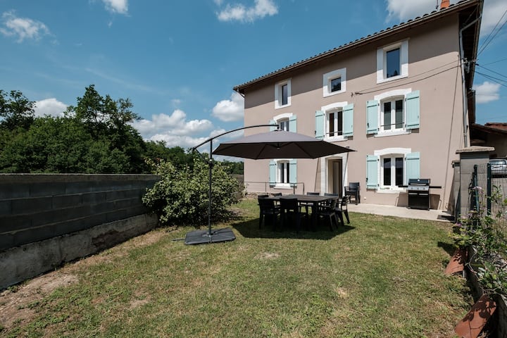 Le Verdier - Charmante Maison Pour 10 Avec Jardin - ibis Budget Thiers