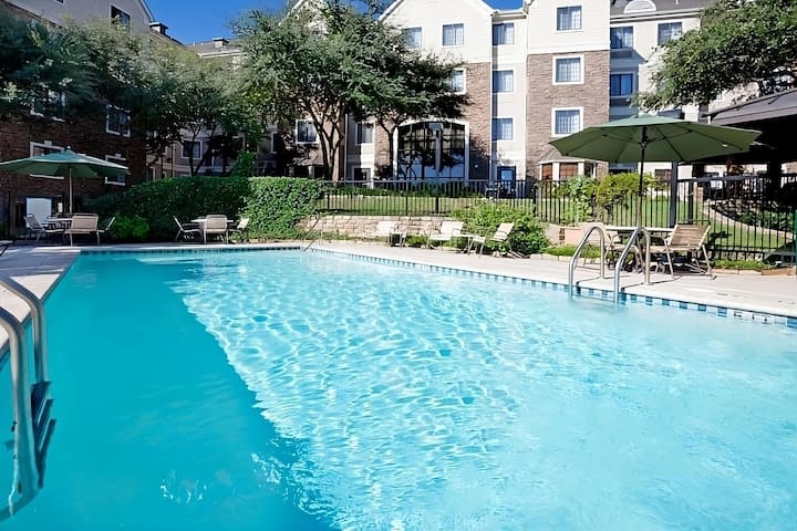 Relax And Unwind! W/ Pool, Near Northside Lawn! - Austin