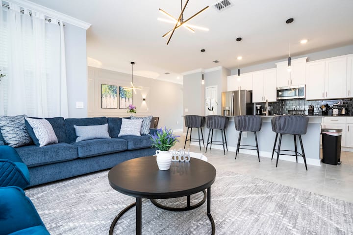 "Reading Storey" - 4bd/3bth Townhome Near Disney - Kissimmee, FL