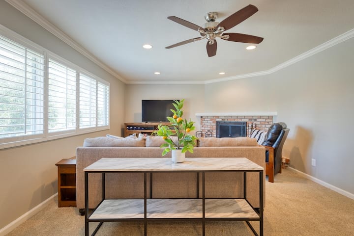 Wine Country Getaway New Bbq Fire Pit Hot Tub - Santa Rosa, CA