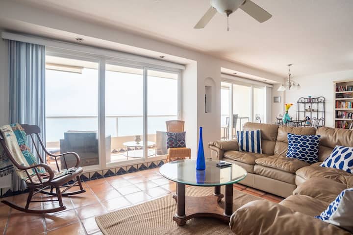 Luxury Ocean View Beach Front Pool & Jacuzzi Condo - Rosarito