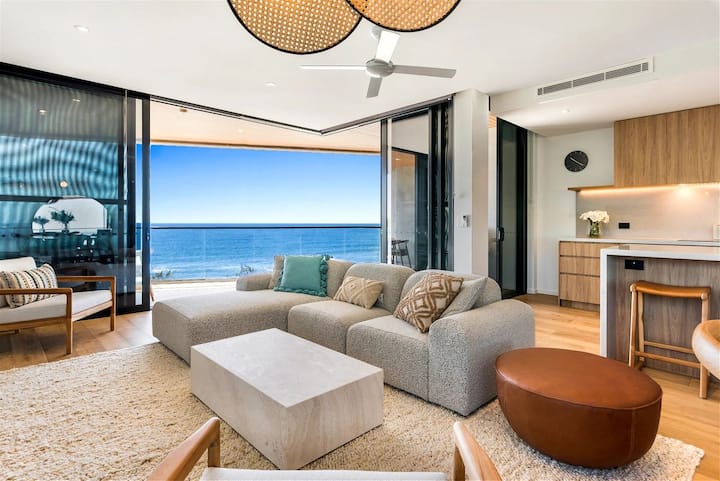 Absolute Beachfront Luxury Apartment - Coolum Beach