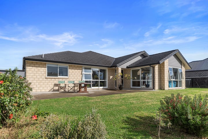 Shores Getaway - One Tree Point Holiday Home - Northland