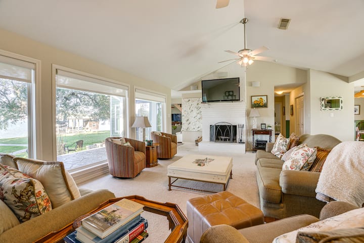 Lakefront Livingston Vacation Rental W/ Boat Dock! - Livingston, TX