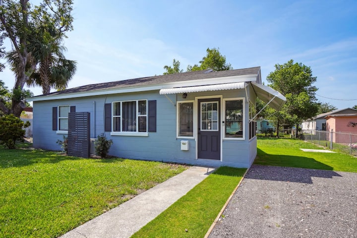 6 Mi To Downtown Orlando: Quiet Home W/ Sunroom - Winter Park, FL