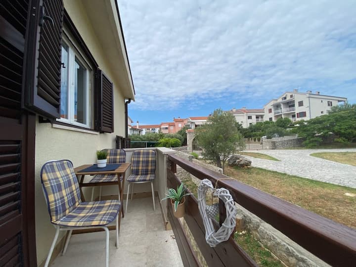 Lovely Studio Xenia In The City Of Krk - Punat