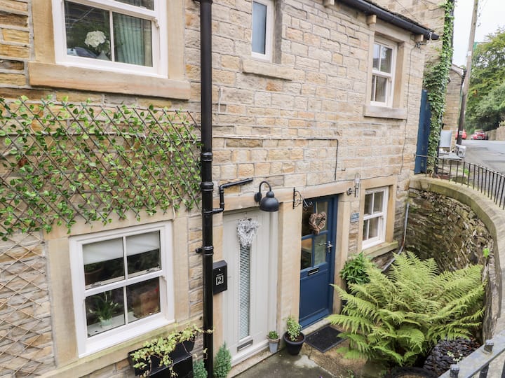 1 Oakleys - Holmfirth
