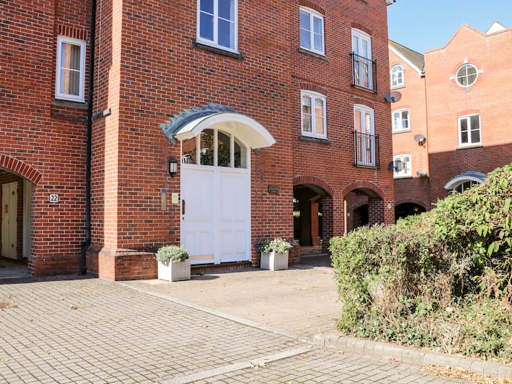 19 Quayside Walk - Beaulieu