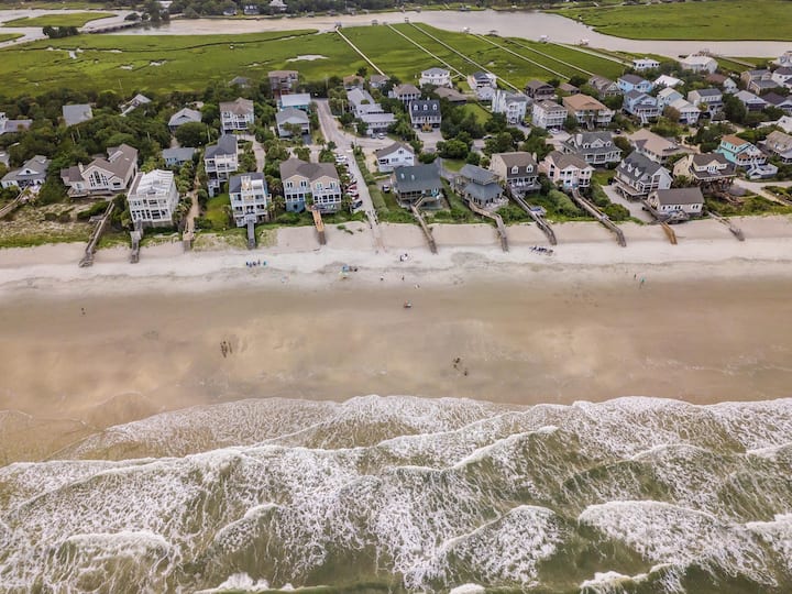 4 Bedroom Retreat With Game Room And Creek Access - Pawleys Island, SC