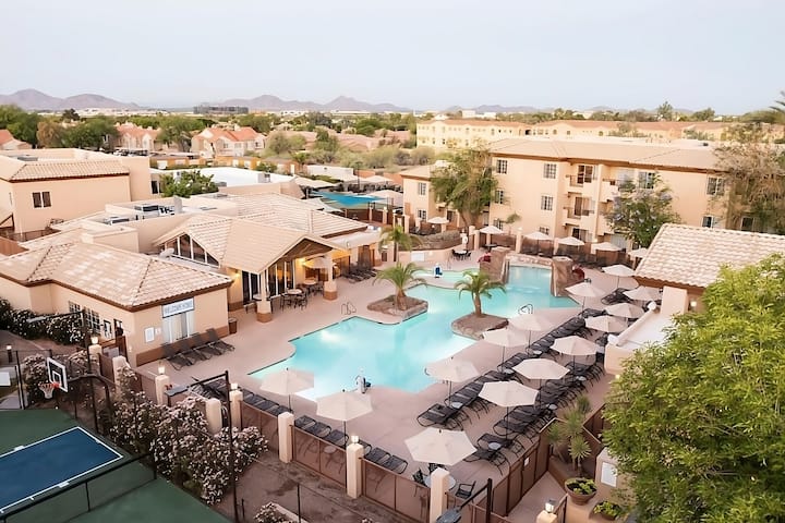 Rare Find! Outdoor Pool, Kitchen, Free Parking! - Scottsdale, AZ