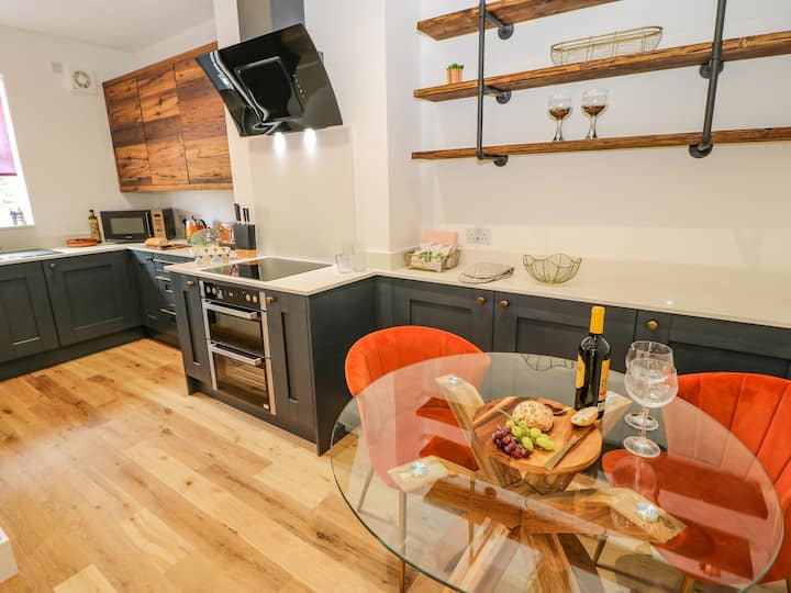 23a High Street - Sherwood Forest