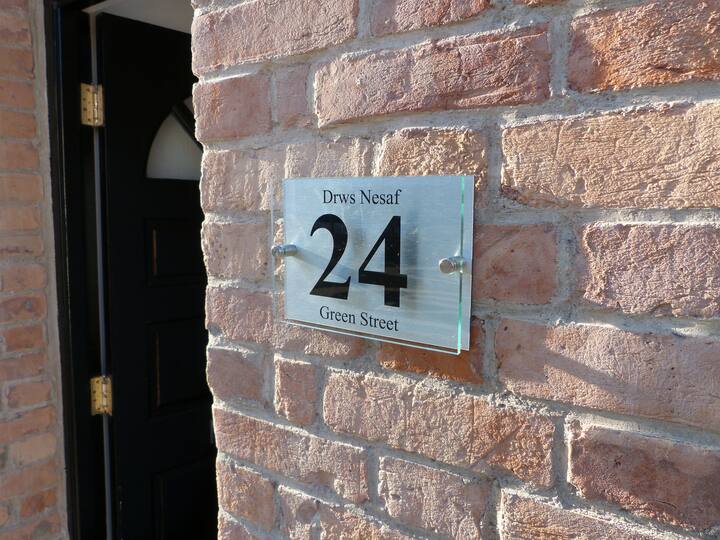 Drws Nesaf Cardiff Townhouse - Barry