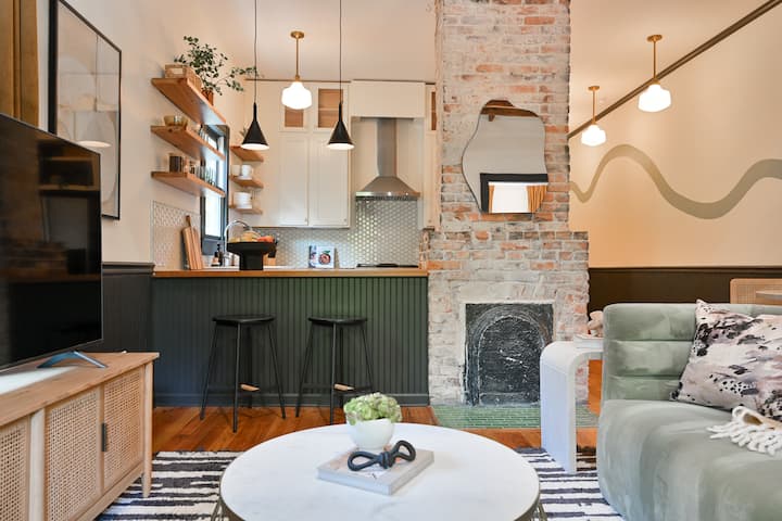 Yellow Brick Road - Cozy Designer Gem, Cabbagetown - Atlanta, GA