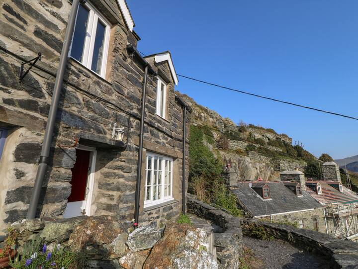 2 Bwth Mawr - Barmouth