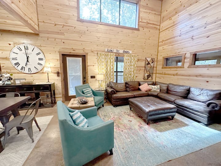 Rustic Cabin / Hot Tub / Fire Pit / Sleeps 8! - Broken Bow, OK