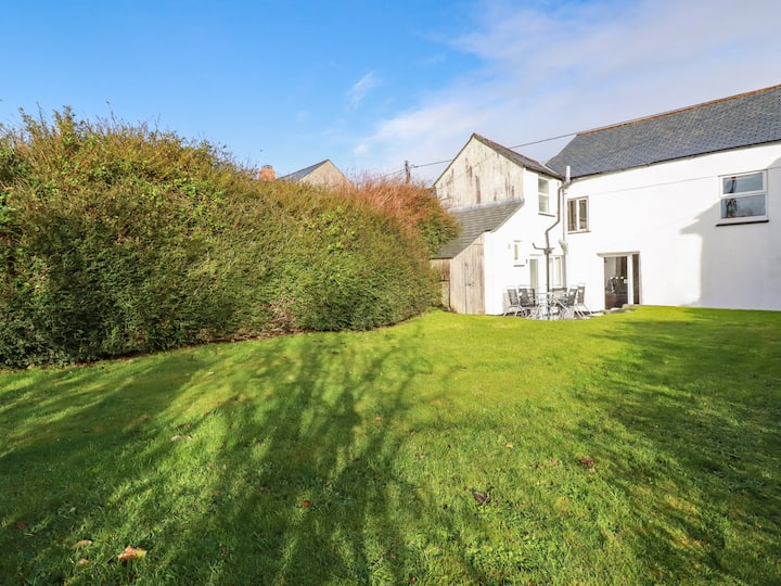 16 Medrose Street - Tintagel