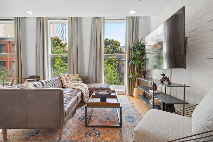 Stylish Cbd Hotel Suite | Near French Quarter - New Orleans, LA