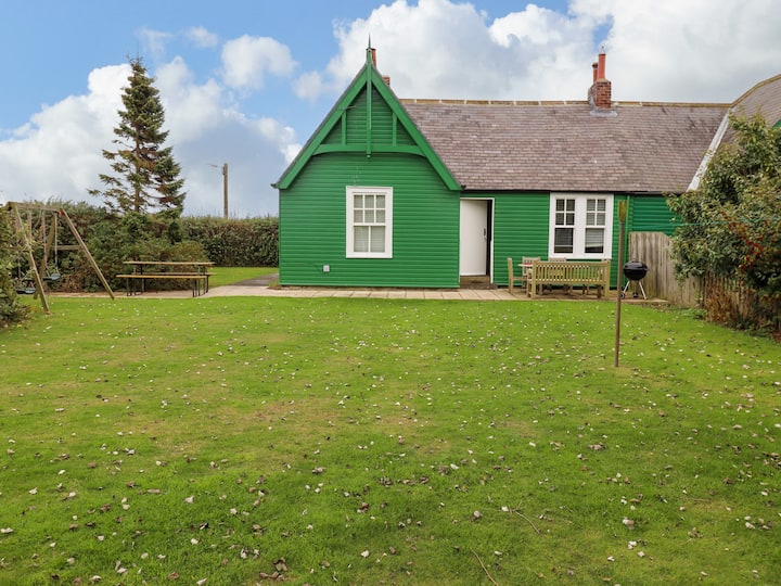 Armstrong Cottages No6 - Bamburgh