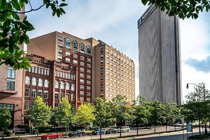 Enjoy 2 Posh Units Downtown! Pet Are Welcome Here! - Columbus, OH
