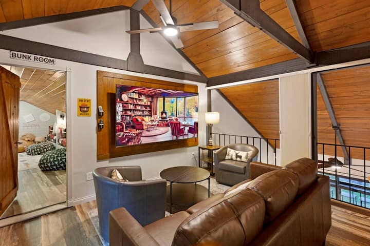 Hall Creek Lodge Large Family Spa Retreat | Tc, Mi - Michigan