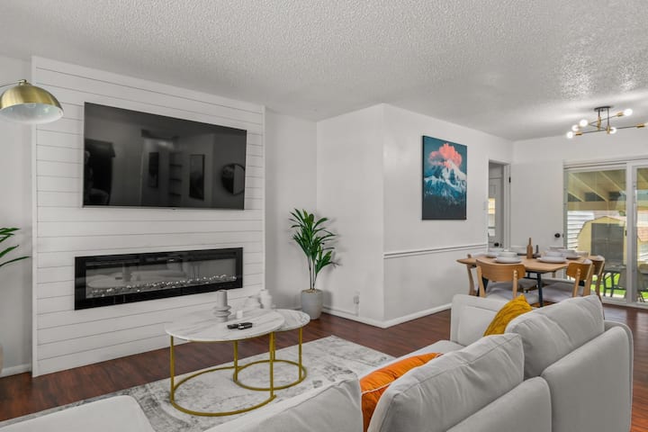 5br Spacious Pueblo Family Retreat W/ Game Room! - Pueblo, CO